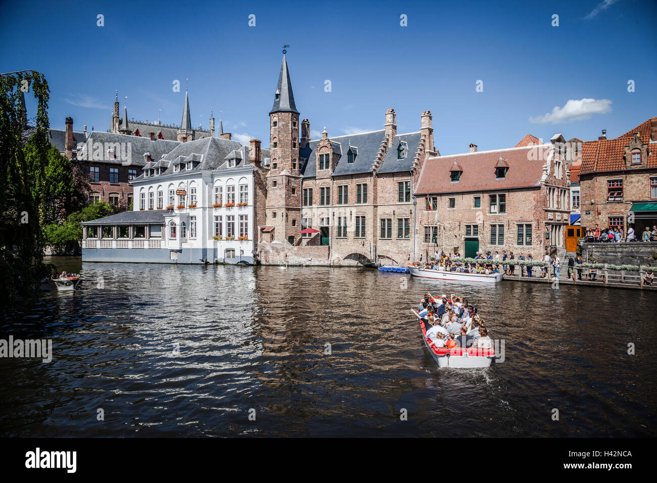 Scenic city view of Bruges canal with beautiful medieval colored houses ...