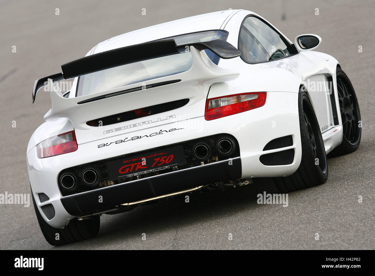 Porsche, Gemballa Avalanche GTR 750, white, aslant from the back, no ...