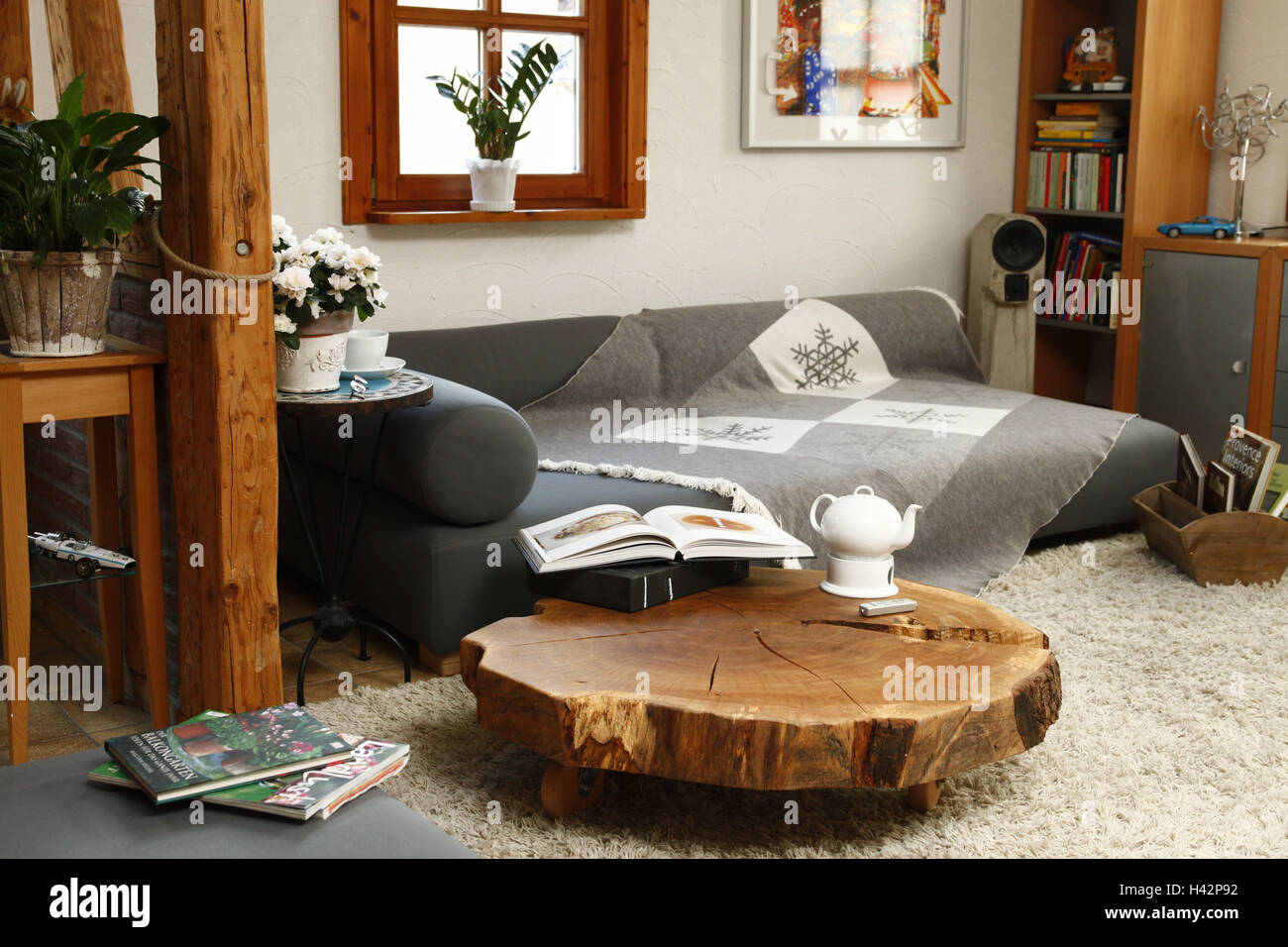 Sitting room, wooden table Stock Photo - Alamy