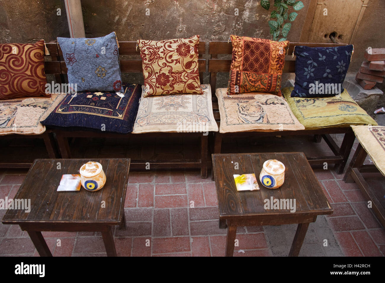 Restaurant benches outside High Resolution Stock Photography and Images ...