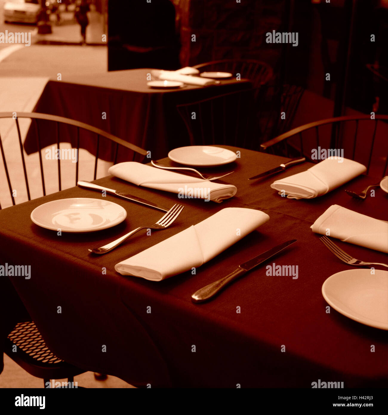 Restaurant table icon hi-res stock photography and images - Alamy