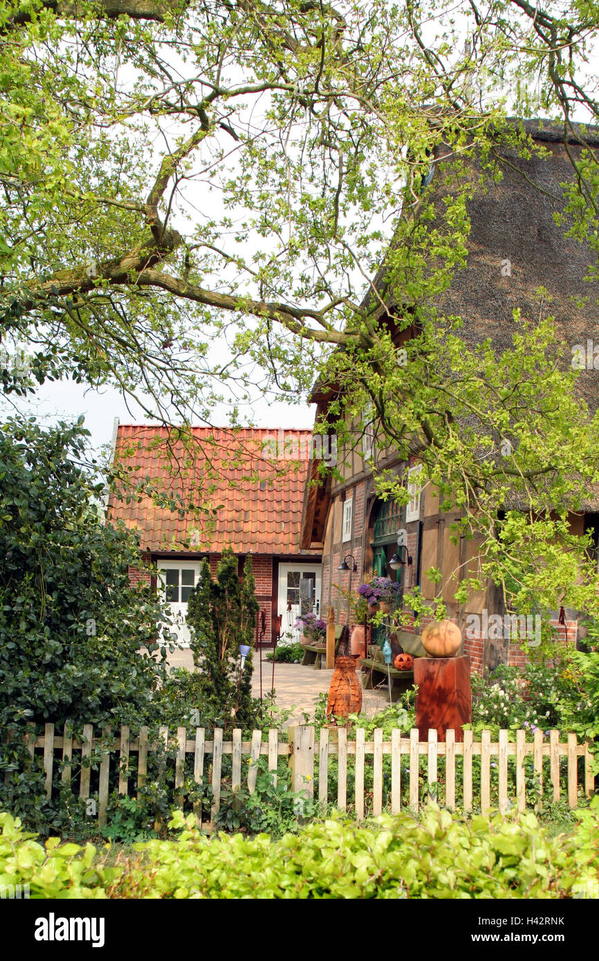 Former lower saxony farmhouse hi-res stock photography and images - Alamy