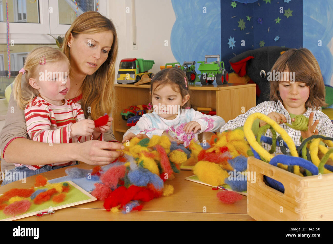 Kindergarten, educator, children, tinkering, fairy tale wool, felt ...