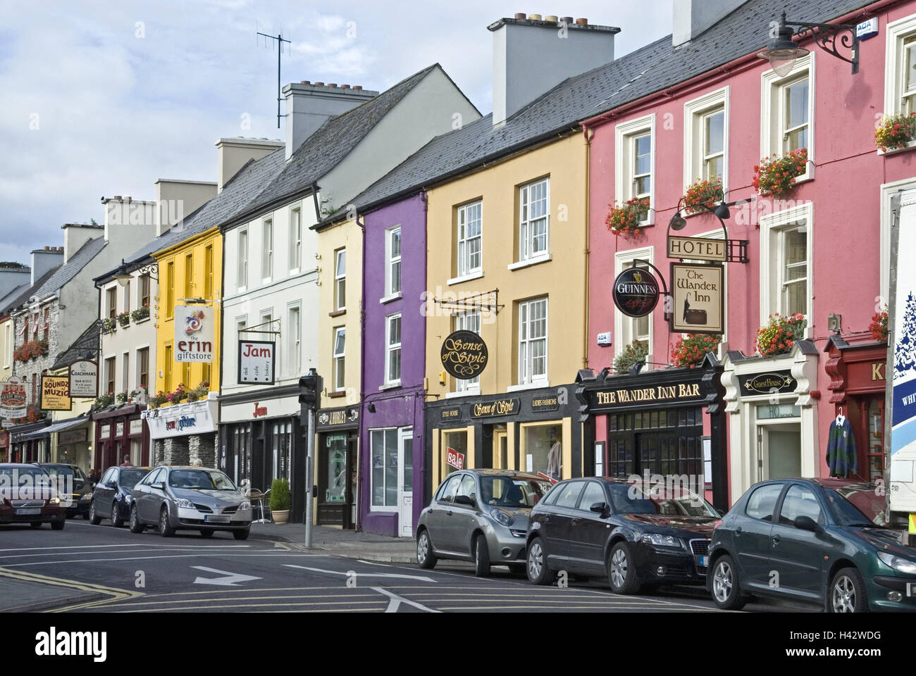 Terrace houses ireland hi-res stock photography and images - Alamy