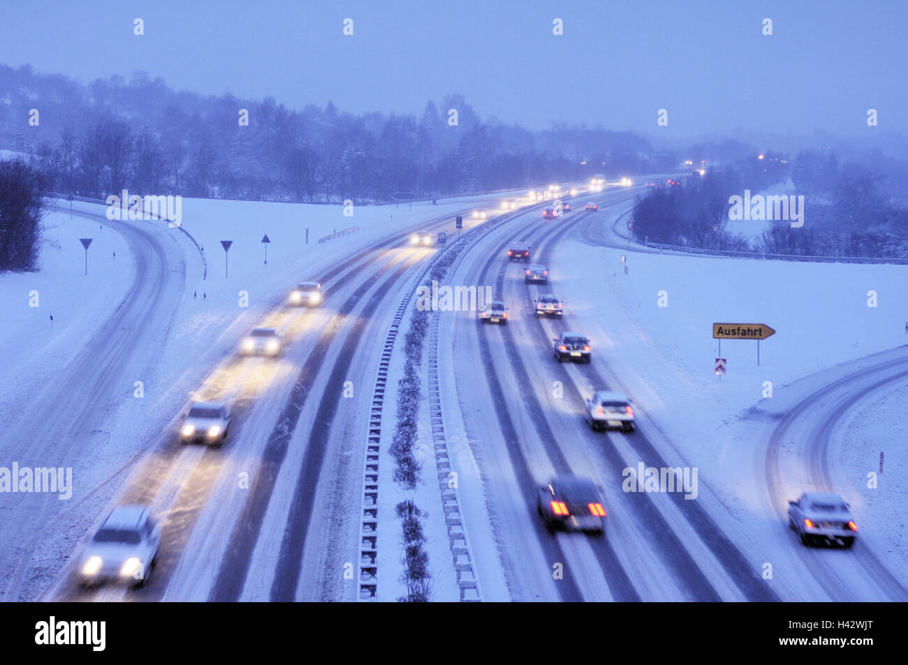 Highway snow traffic light hi-res stock photography and images - Alamy
