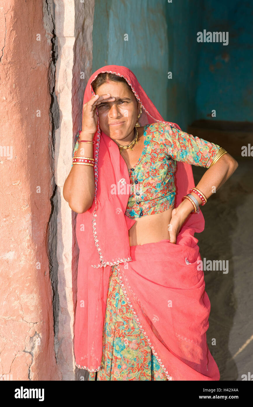 India, Rajasthan, Luni, fort Chanwa, house, woman, lean, sari Stock ...