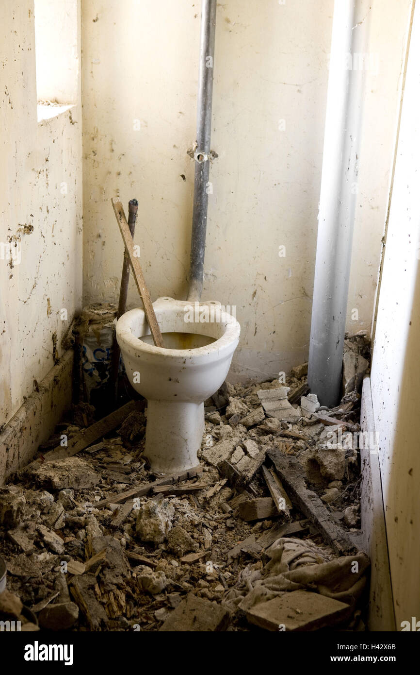Broken Toilet Stock Photos & Broken Toilet Stock Images - Alamy