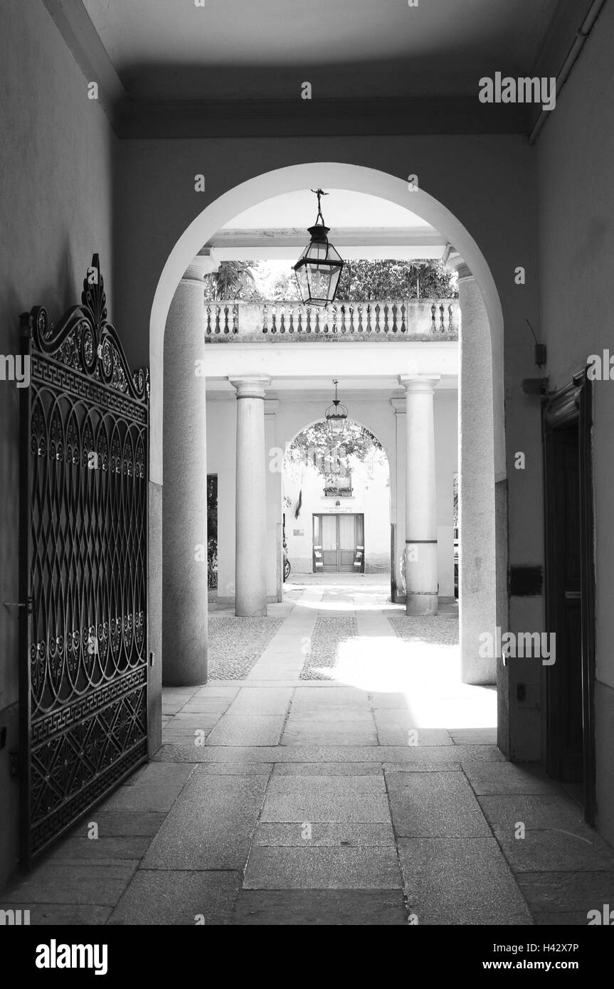 Italy, Milan, house, gate, inner courtyard Stock Photo - Alamy