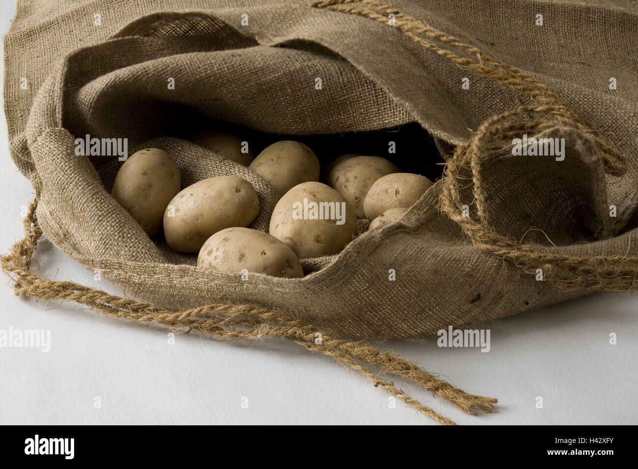 Jute pouch, potatoes, detail Stock Photo - Alamy