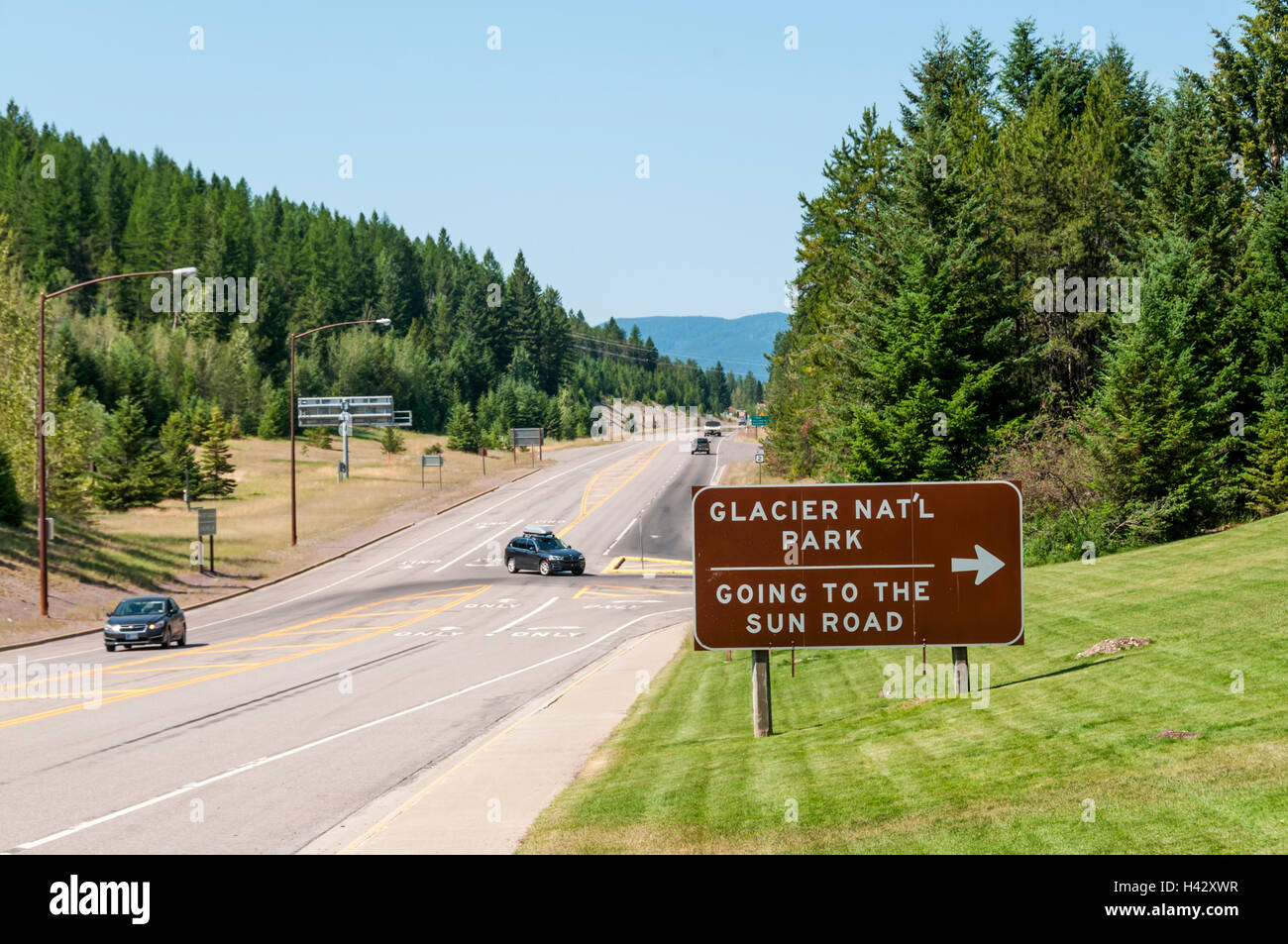 Sign for Going to the Sun Road through Glacier National Park in Montana ...