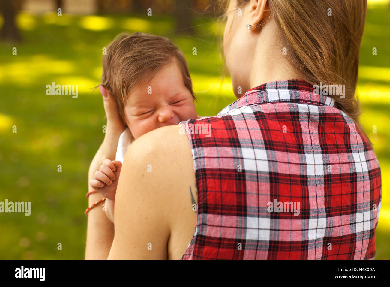 Mother holding her crying baby Stock Photo - Alamy