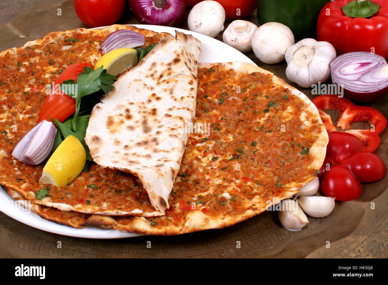 How to make lahmacun hi-res stock photography and images - Alamy