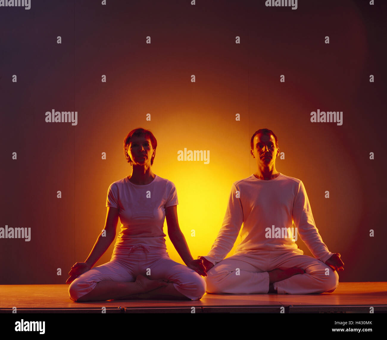 Couple, relaxation exercise, yoga, synchronically, Lotussitz, yoga ...