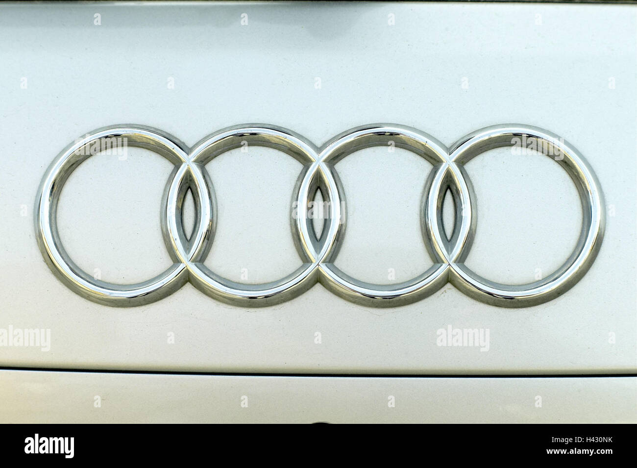 Car emblem hi-res stock photography and images - Alamy