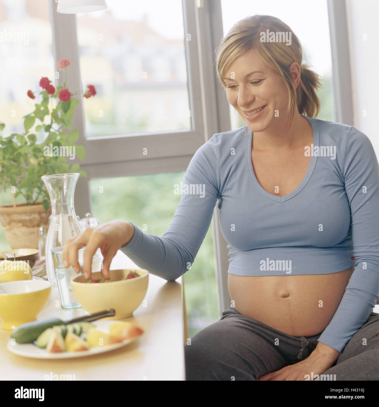 Dining table, woman, pregnant, fruit, eat, detail, Gestation, gestation ...
