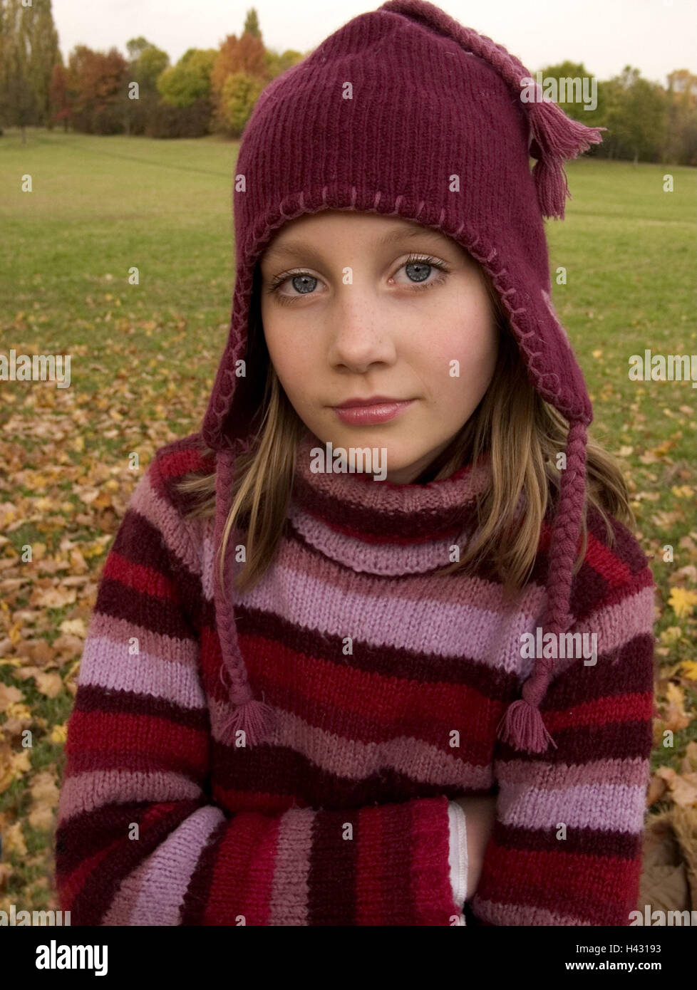 Girls, rope sweaters, cap, Look camera, portrait, autumn, Series, 10-15 ...