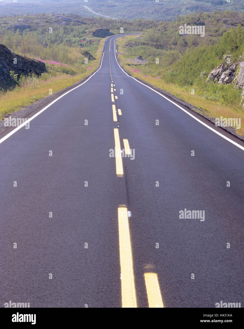 Norway, northern country, country road, road marking, Europe ...