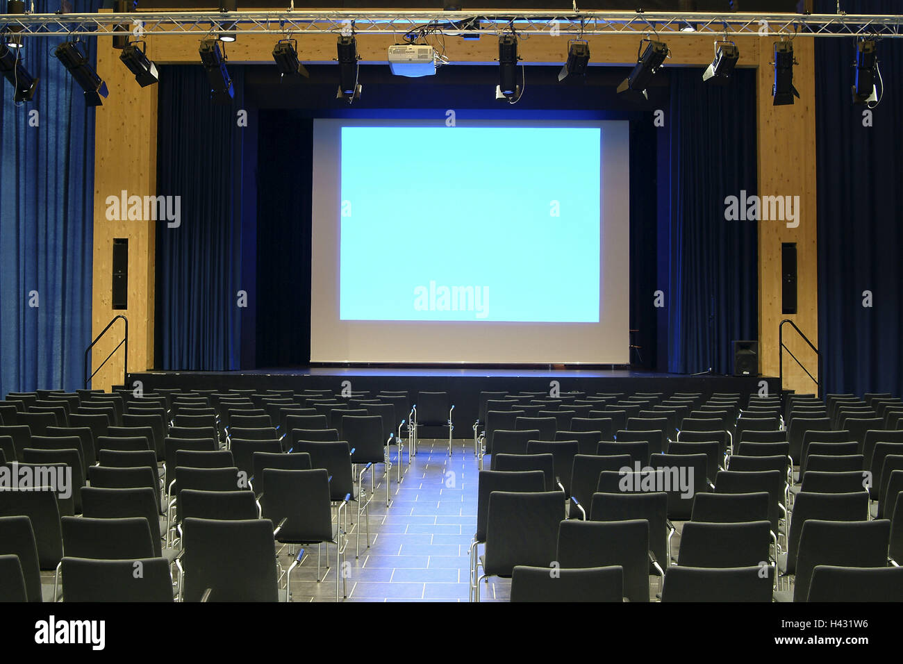 Big screen projection hi-res stock photography and images - Alamy