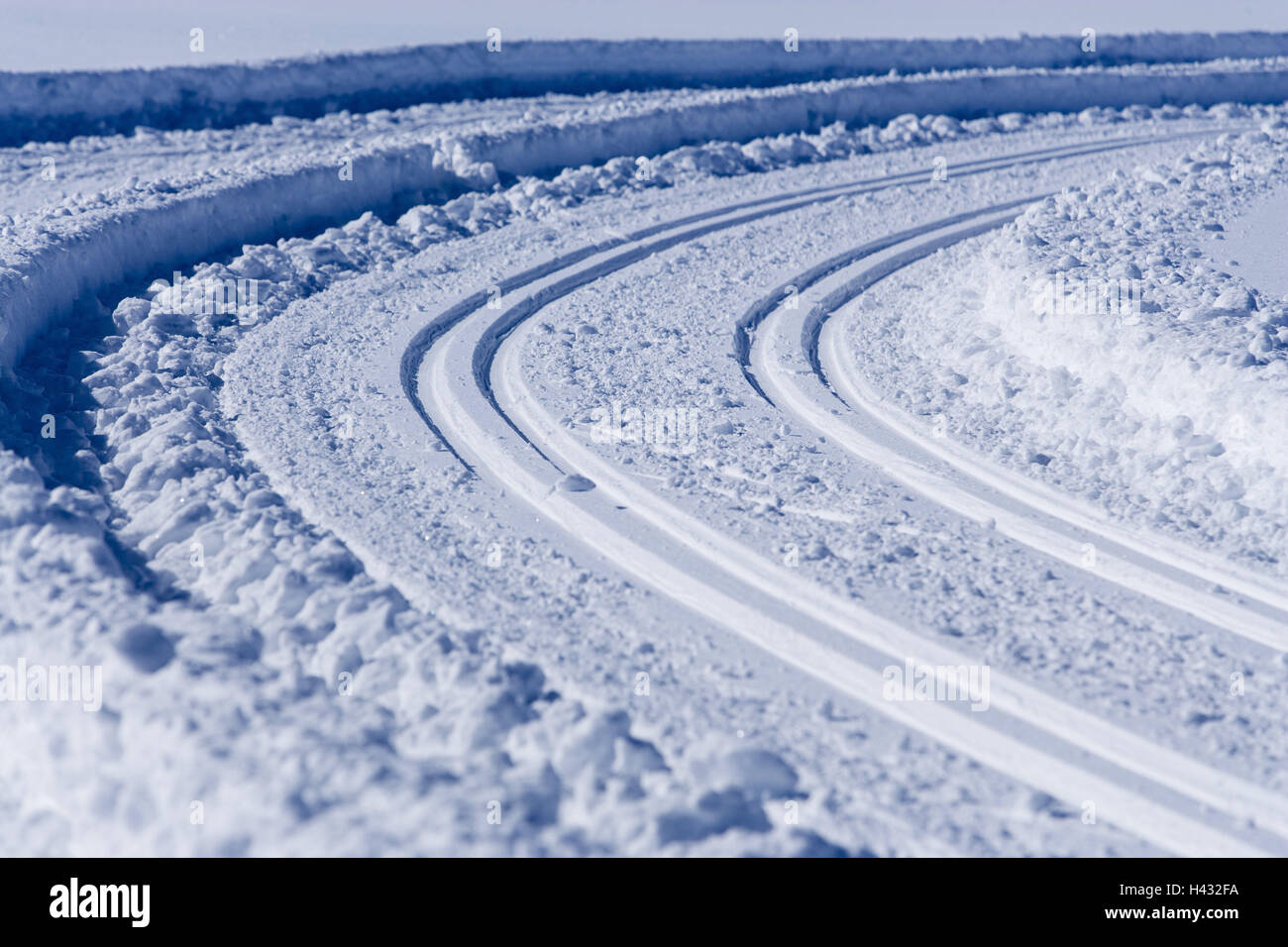 Parallel hi-res stock photography and images - Alamy