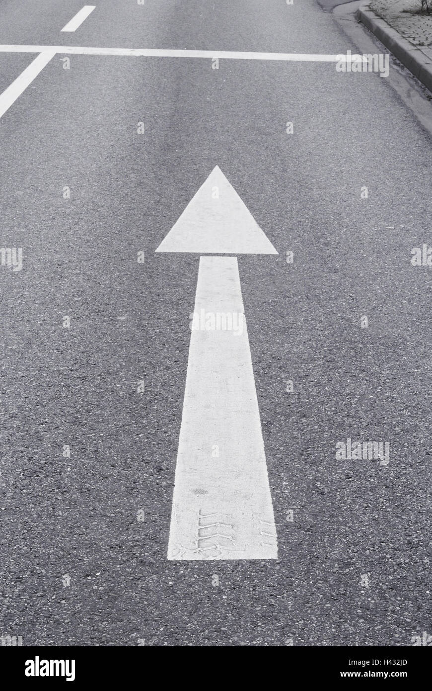 Pavement marking arrow hi-res stock photography and images - Alamy