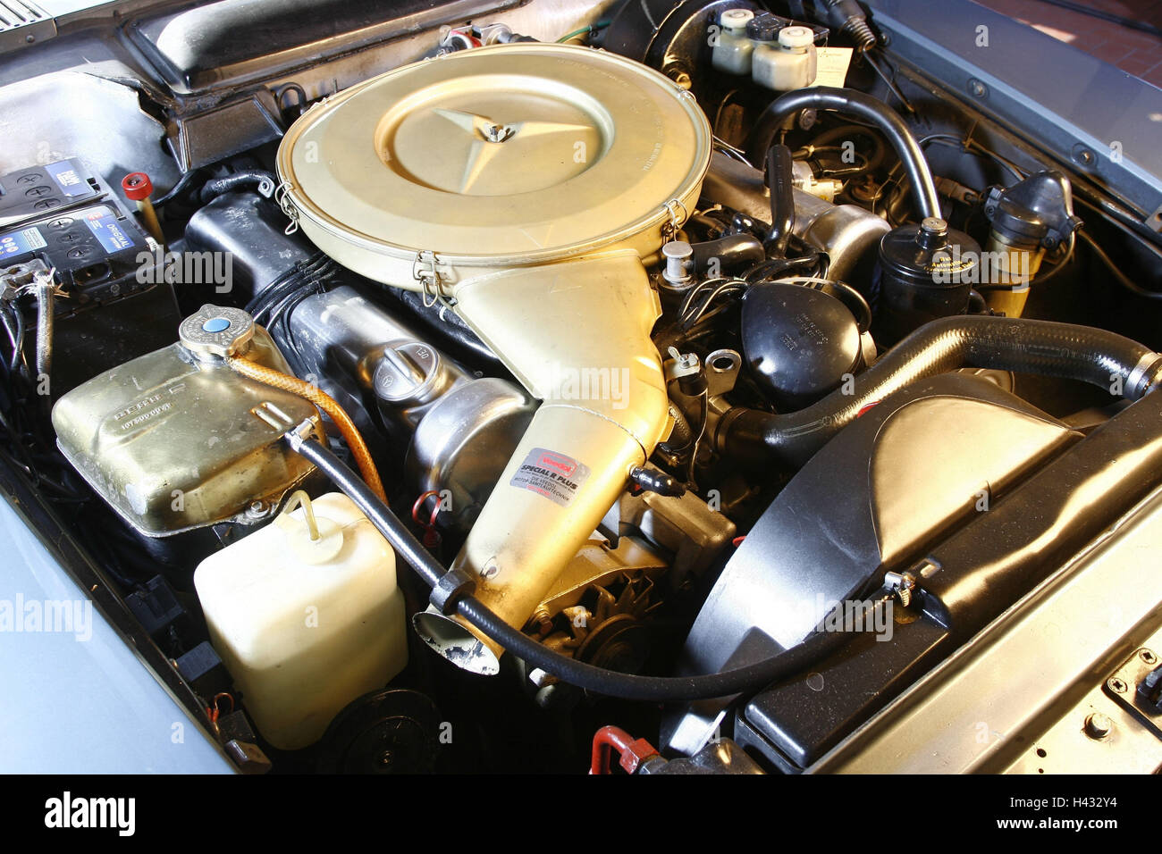 Autoengine, Mercedes SL 350 Stock Photo - Alamy
