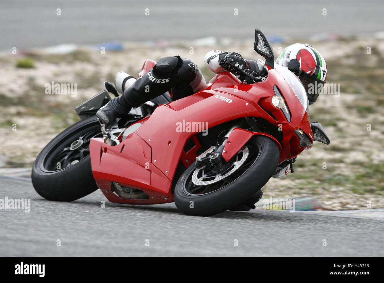 Bend in track hi-res stock photography and images - Alamy