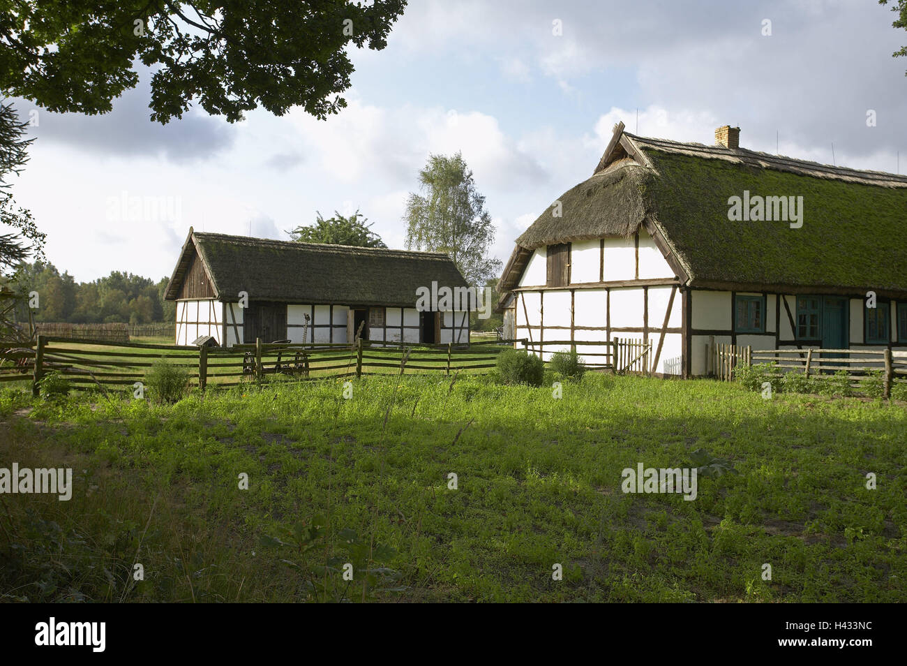 Poland, Pomerania, Slowinski national park, farmhouse, stable, summer ...