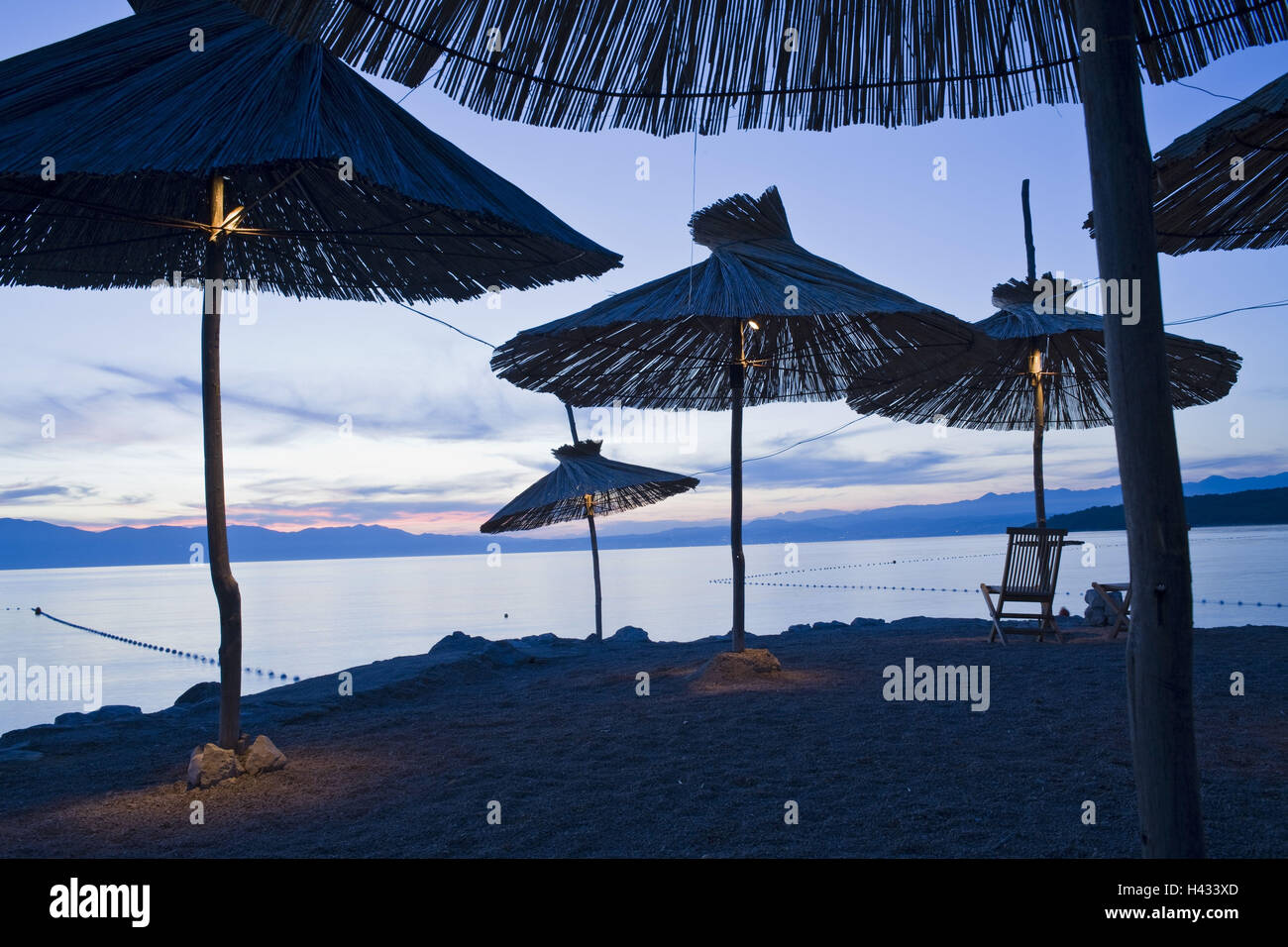 Croatia, Kvarner bay, island Krk, Njivice, beach bar, parasole, evening ...