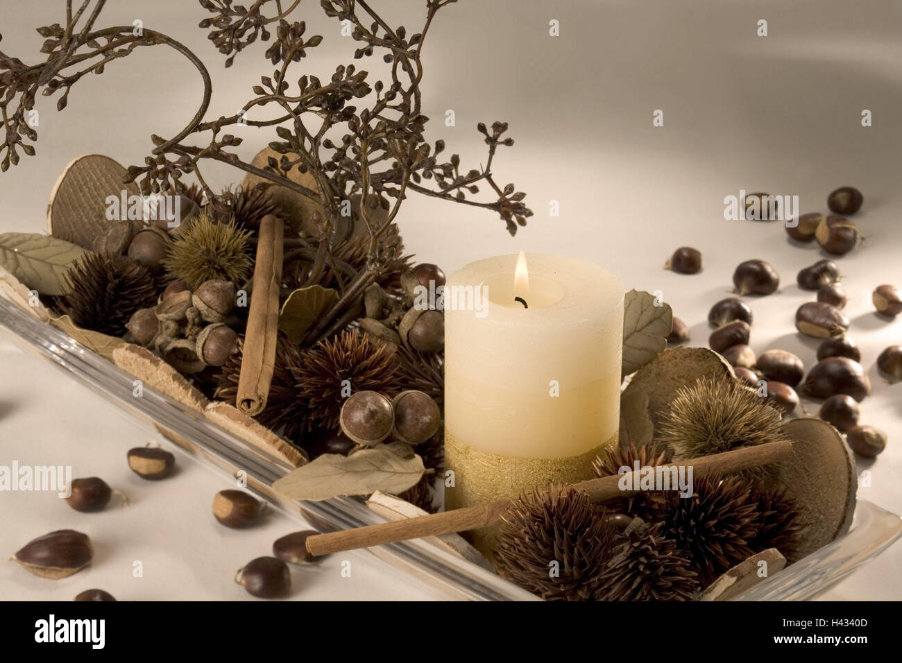 Flower arrangement for advent hi-res stock photography and images - Alamy