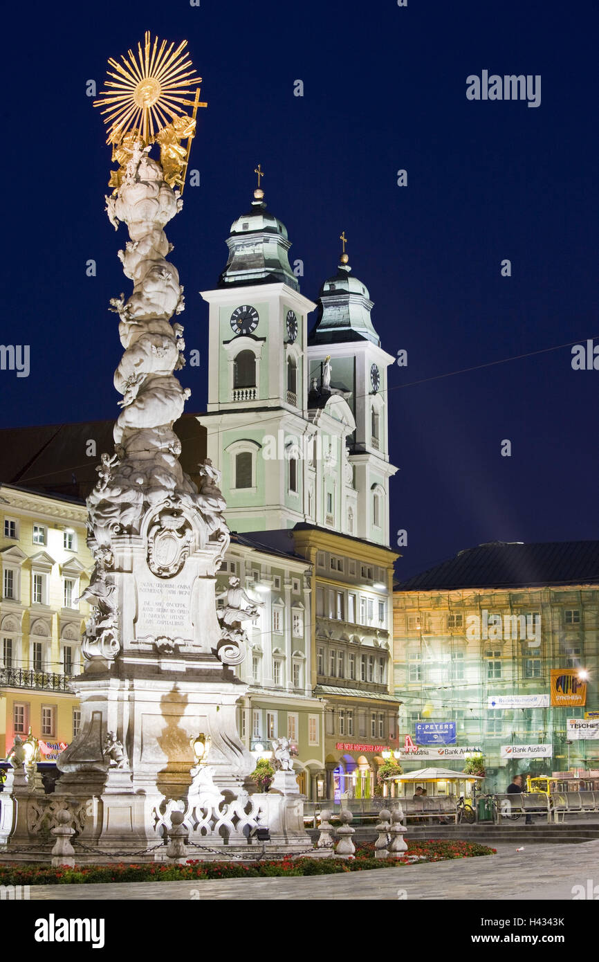 Main square old cathedral hi-res stock photography and images - Alamy