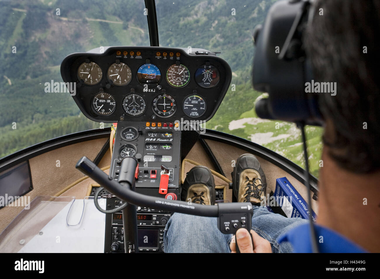 Helicopter cockpit hi-res stock photography and images - Alamy