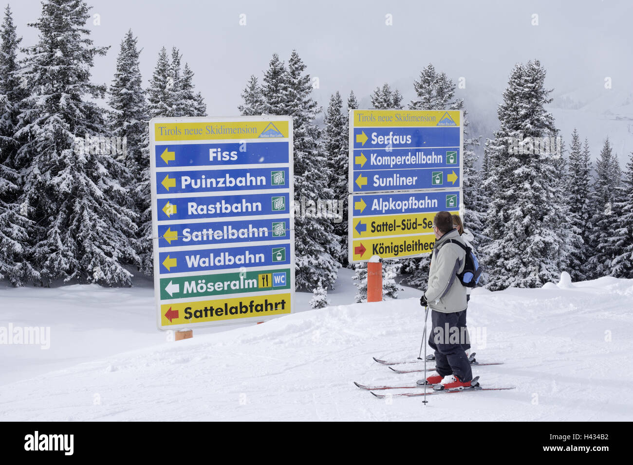 Austria, Tyrol, Fiss, gondola departure, runway, skier, signpost, no ...