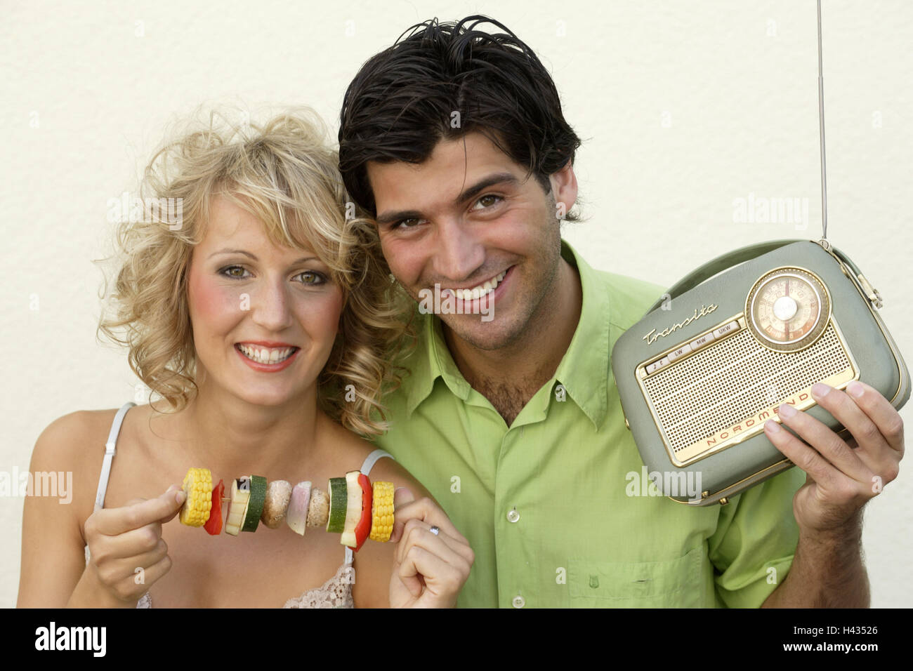 Couple, smile, vegetable spit, radio, nostalgically, hold, portrait ...