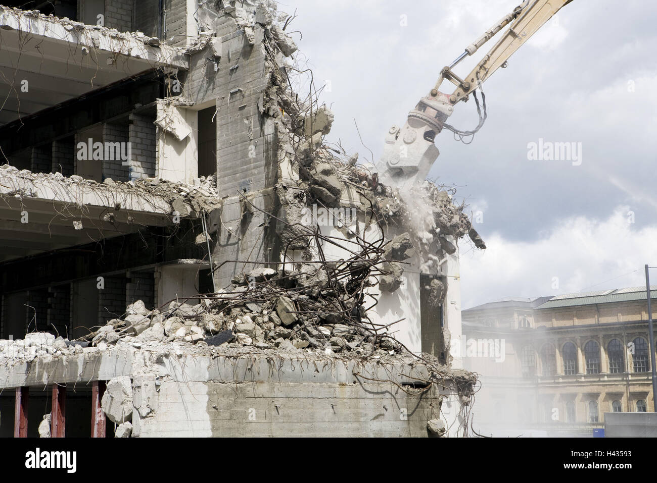 Demolition building hi-res stock photography and images - Alamy