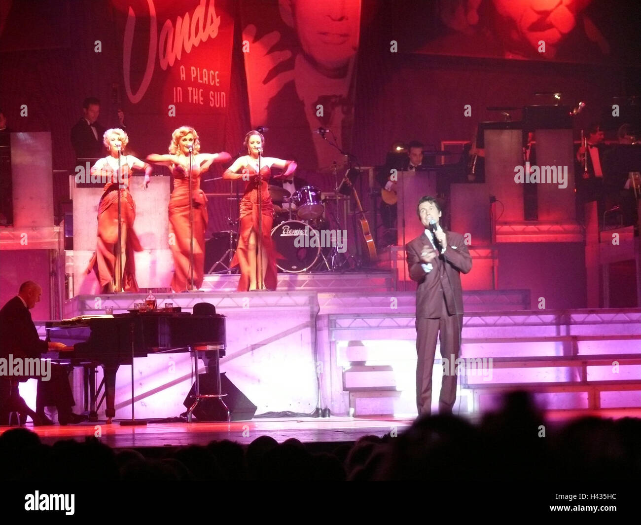 Show, "The advice pack" stage singers singers musicians, only ...