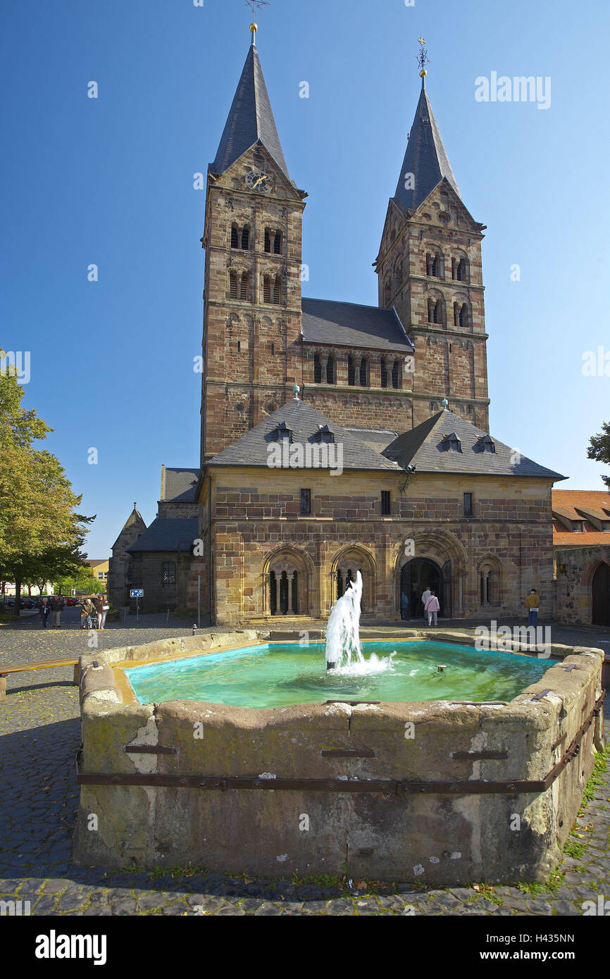 Germany, Hessen, Fritzlar, Old Town, St. Peter cathedral, fountain ...