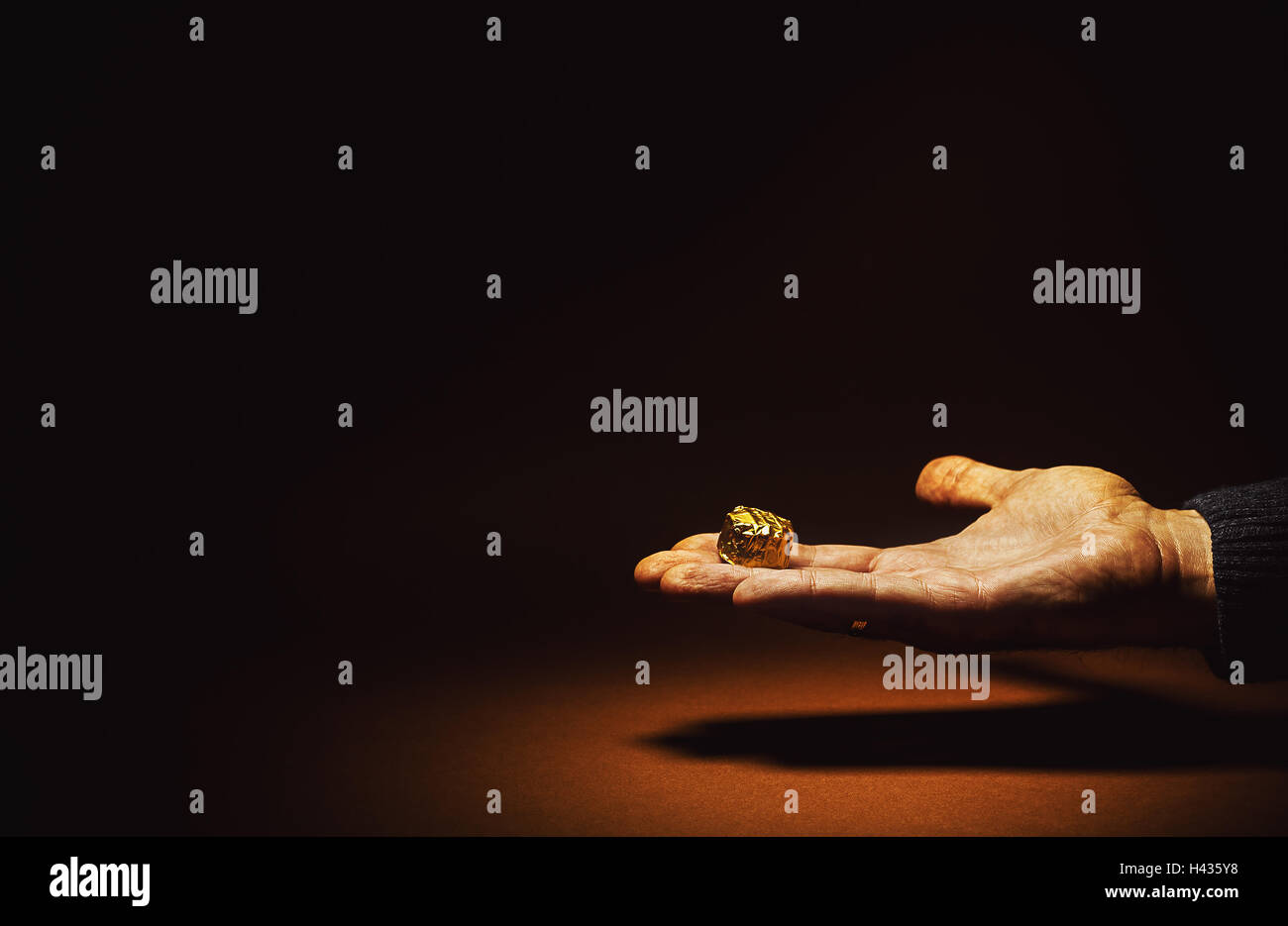 Male hand is holding and serving a candy Stock Photo - Alamy