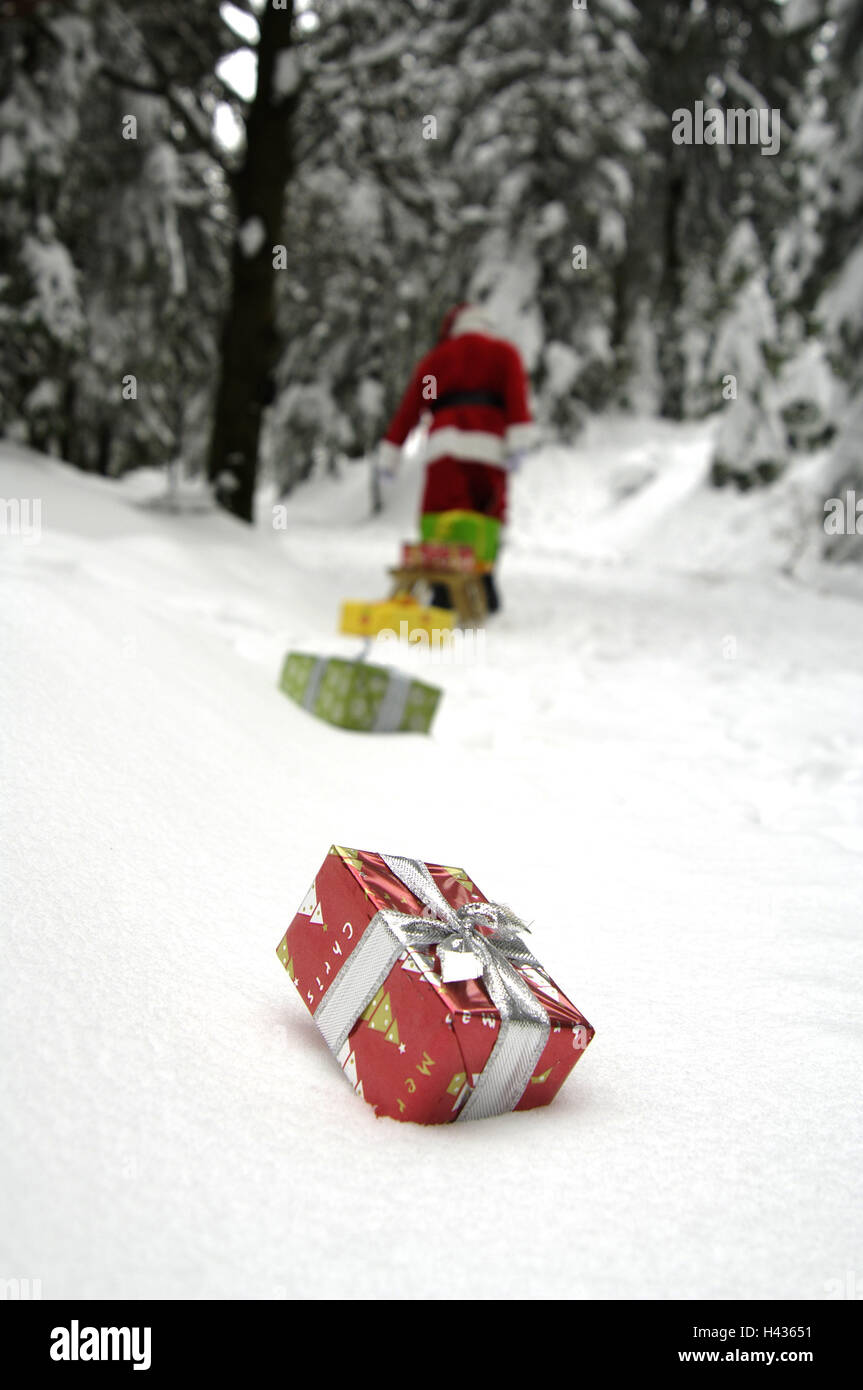 Winter forest, Santa Claus, sleigh, pull, back view, gifts, loses Stock ...