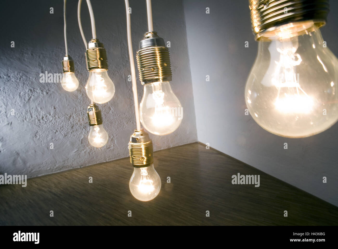 Light bulbs, cables, light Stock Photo - Alamy