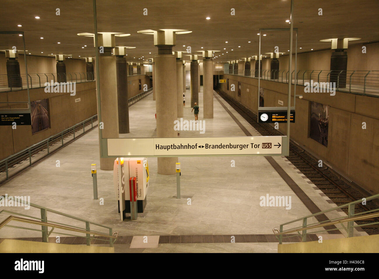 Platform station indicator sign hi-res stock photography and images - Alamy