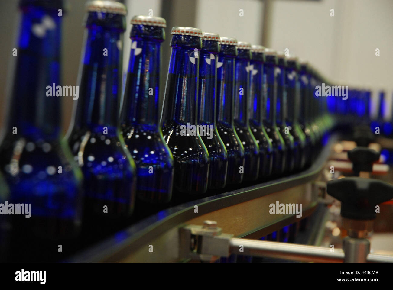 Beverage industry, automation, Bottles, bottling plant Stock Photo - Alamy