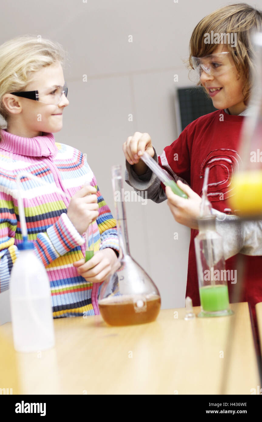 Children, school, chemical lessons Stock Photo - Alamy
