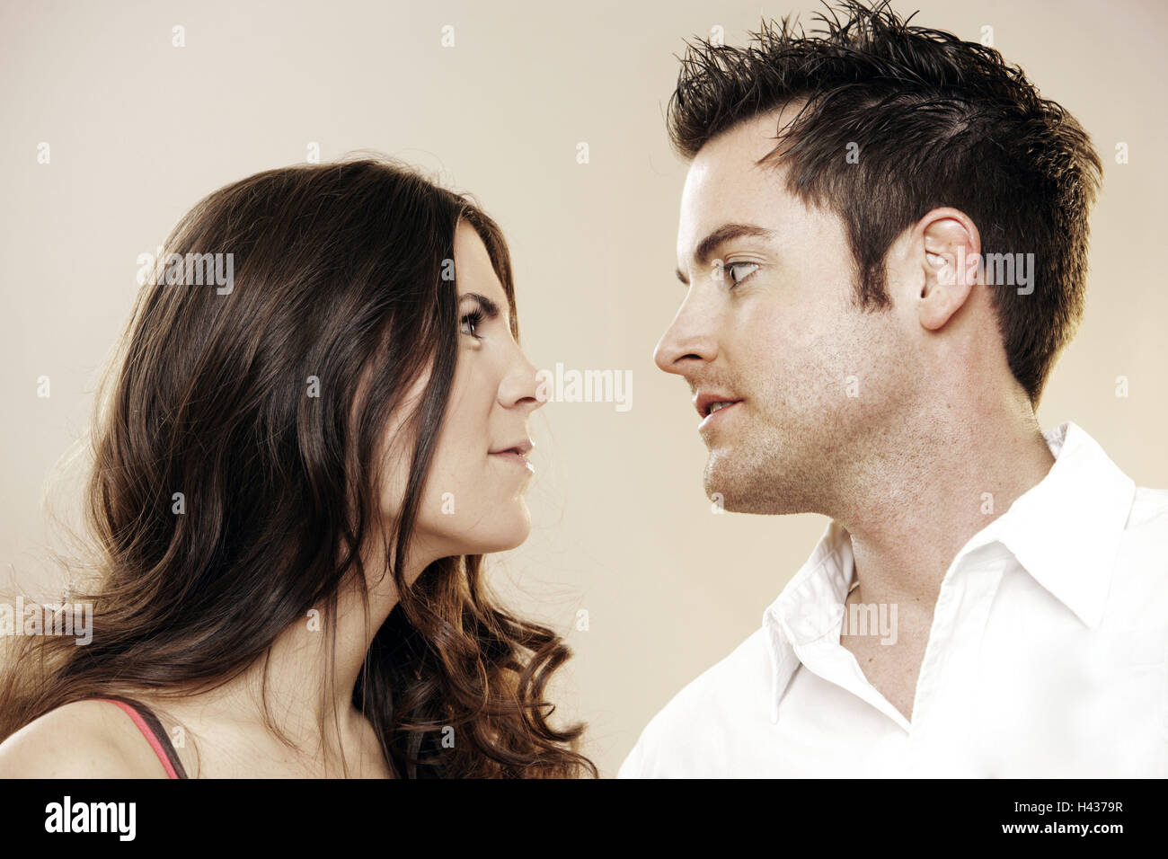 Couple, falls in love, eye contact, portrait Stock Photo - Alamy