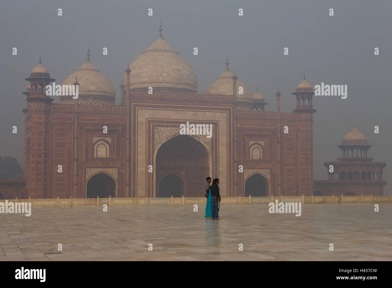 India, Uttar Pradesh, Agra, the Taj Mahal, input building, visitor ...