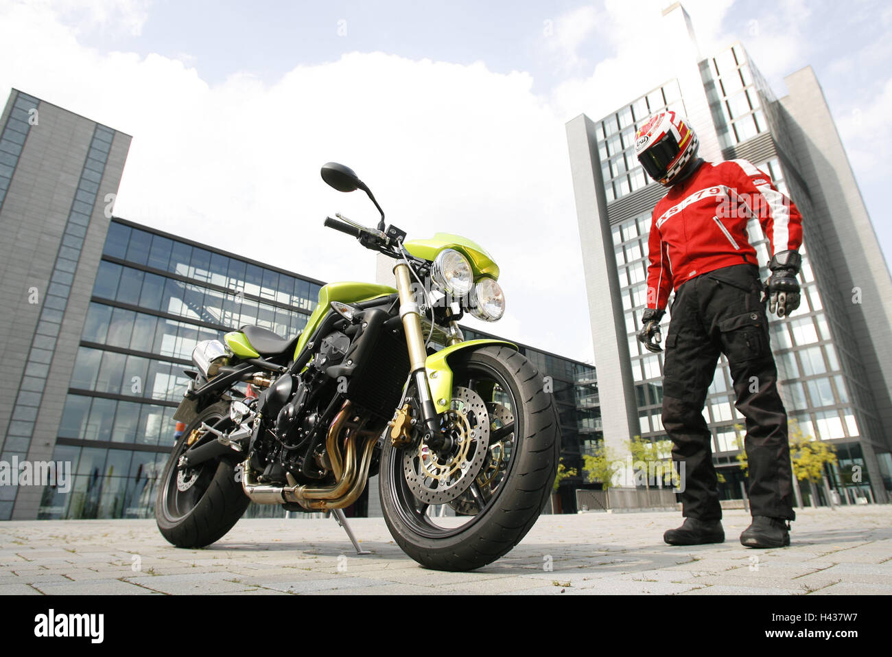 Triumph Static, office buildings, drivers, stand, town, building, urban ...