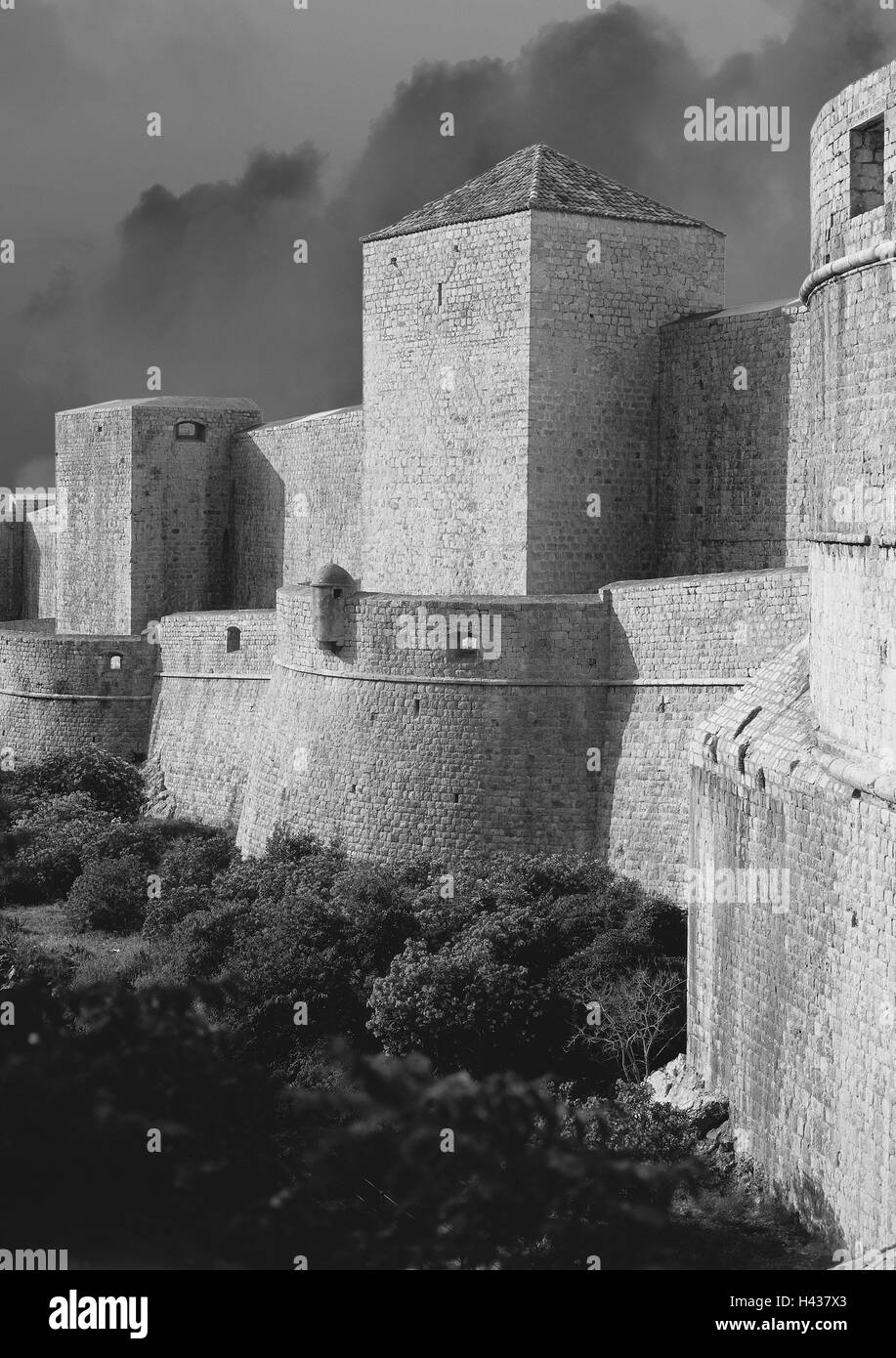 Croatia, Dubrovnik, city wall, defense towers, b/w Stock Photo - Alamy