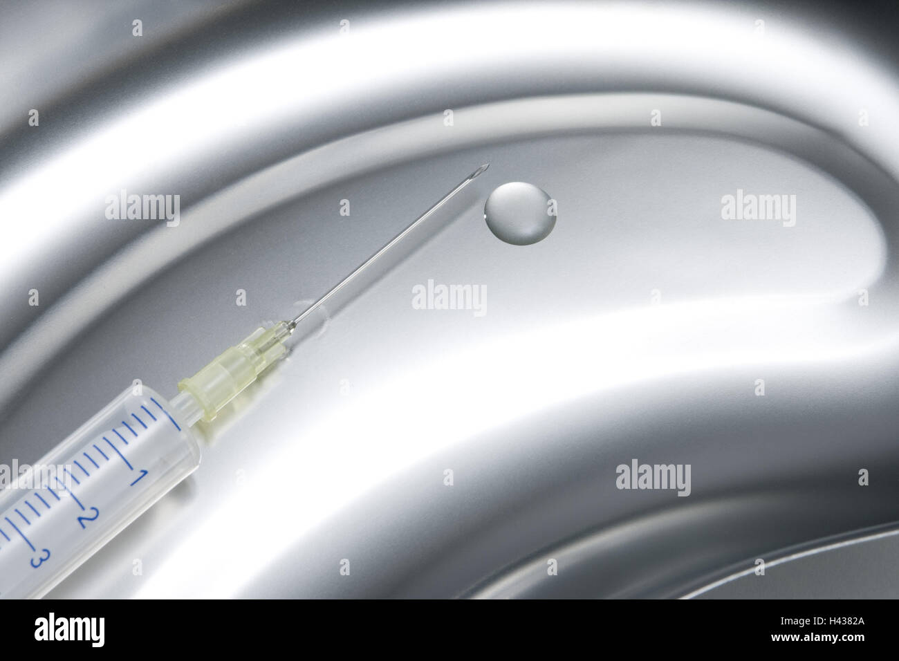 Kidney peel, syringe, detail Stock Photo - Alamy