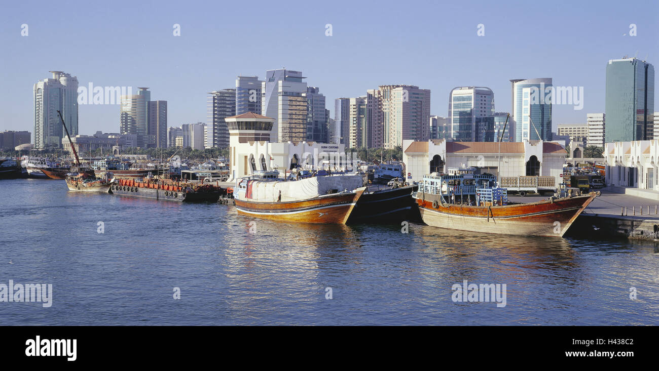 Dhau harbour hi-res stock photography and images - Alamy