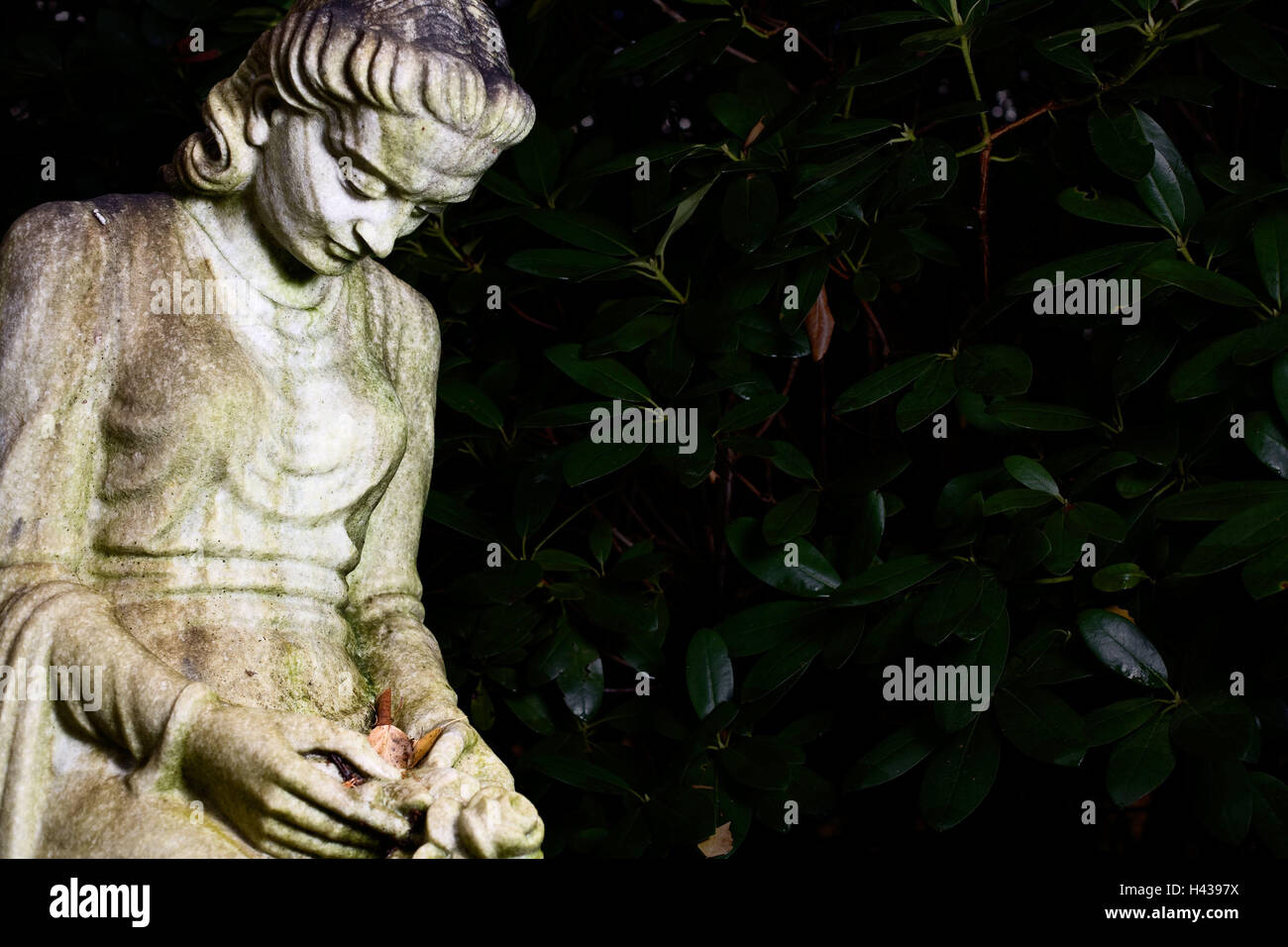 Cemetery, tomb figure, night, gravestone, tomb, icon, grief, death ...