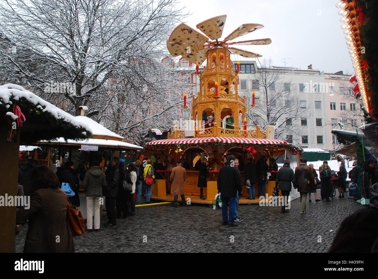 Germany, Upper Bavaria, Munich, cattle market, Christmas pyramid ...